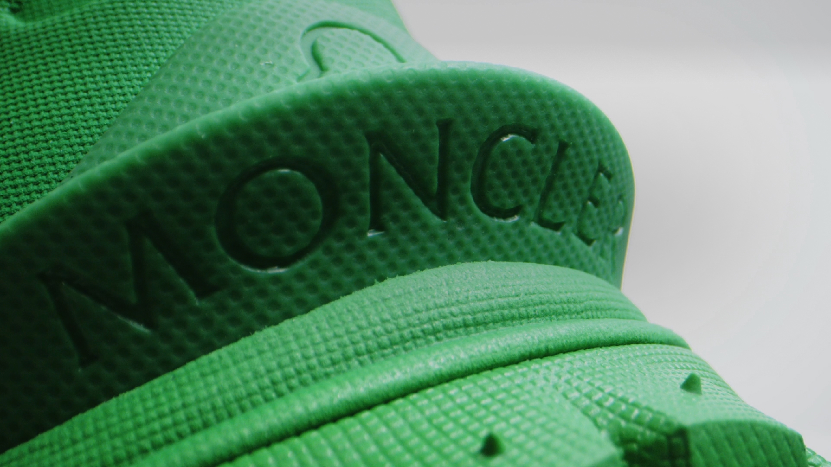 Moncler Schweiz Online Shop — Daunenjacken und Kleidung